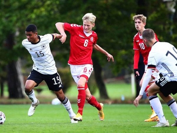 Bersama Inter & Juventus, Milan Inginkan Talenta Muda Denmark Mads ...