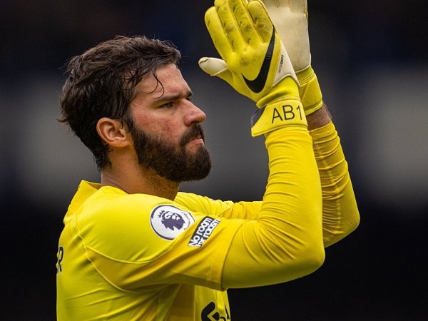 Alisson Becker Tak Ingin Remehkan Siapa Pun di Grup A Liga Champions ...