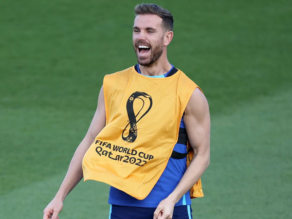 Gerrard Bela Jordan Henderson dari Serangan Para Pengkritik | Liga Olahraga