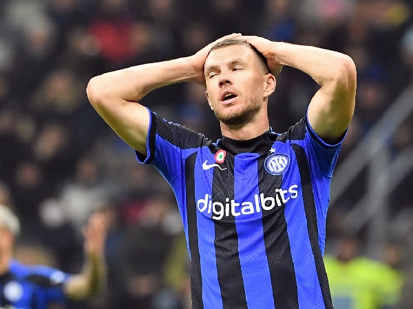 Cara Edin Dzeko Bakar Semangat Fans Inter di Allianz Stadium | Liga ...