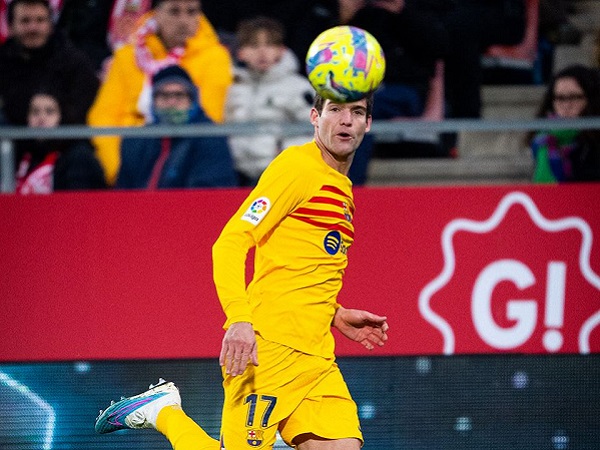 Marcos Alonso Diklaim Tak Pertimbangkan Tinggalkan Barcelona | Liga ...