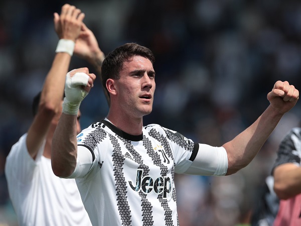 Giuntoli Jelaskan Nasib Dusan Vlahovic dan Federico Chiesa di Juventus ...