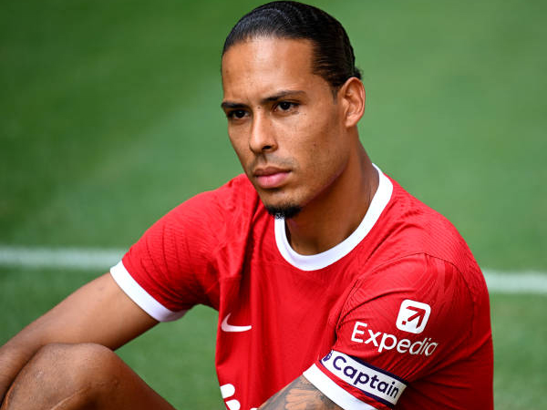 Virgil van Dijk Resmi Jadi Kapten Liverpool, Begini Reaksi Steven ...
