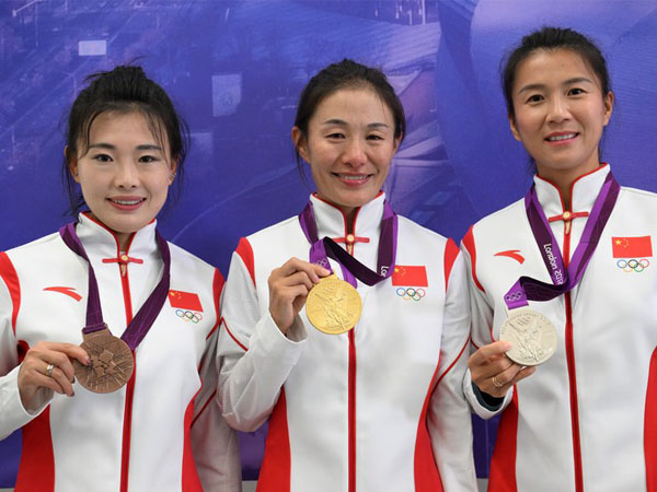 Trio Atlet Jalan Cepat dan Tim Estafet China Terima Ulang Medali ...