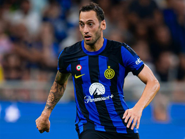 Tampil Impresif, Hakan Calhanoglu Diguyur Pujian dari Media Italia ...