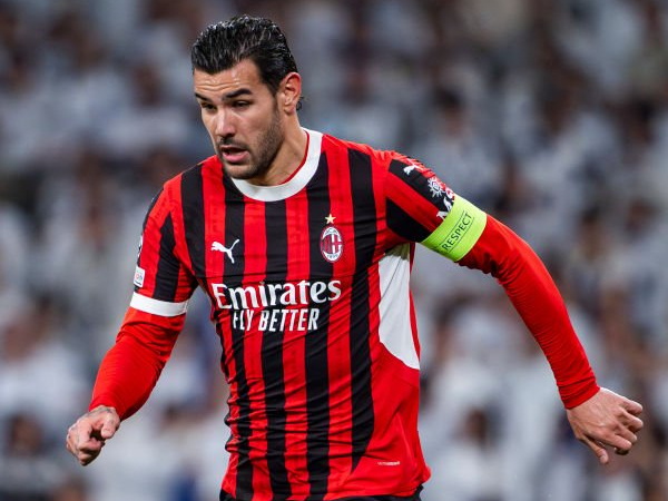 Naik Gaji, Theo Hernandez Sepakati Perpanjangan Kontrak di Milan | Liga ...