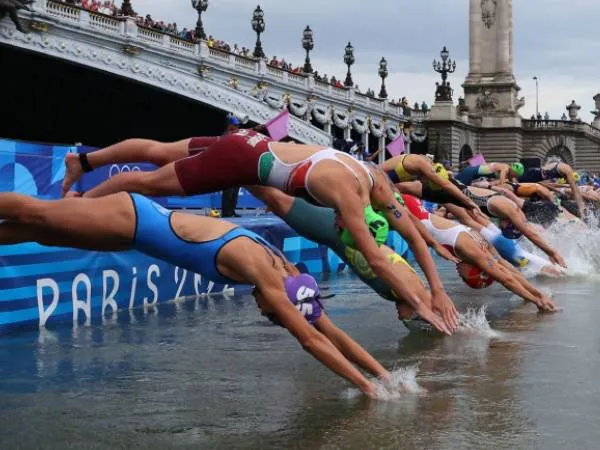 Atlet Triatlon Olimpiade Akhirnya Terjun Berkompetisi Di Sungai Seine ...