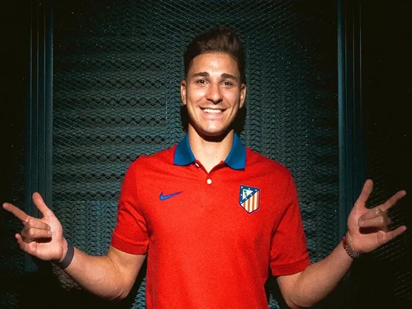 Atletico Madrid resmi mengumumkan transfer Julian Alvarez dari Man City ...