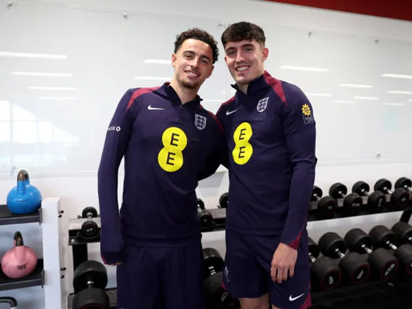 Kurang Pemain, Timnas Inggris Panggil Curtis Jones dan Tino Livramento ...