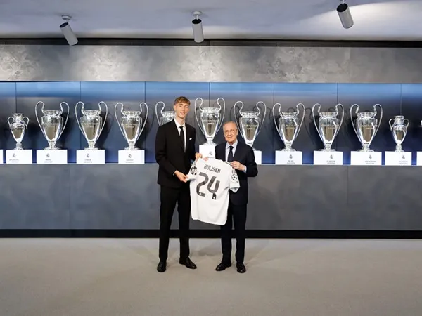 Real Madrid Resmi Memperkenalkan Dean Huijsen sebagai Bek Baru | Liga ...