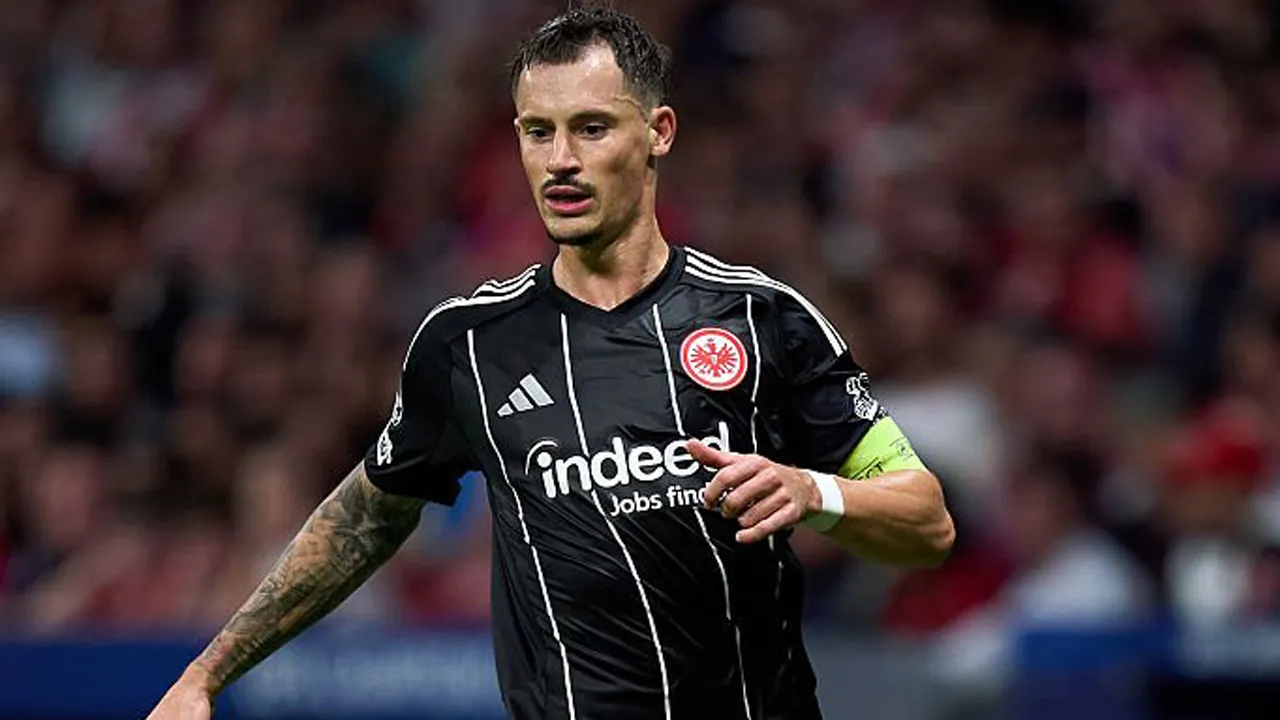 Robin Koch Akui Frankfurt Terlalu Mudah Kebobolan Saat Dihajar ...