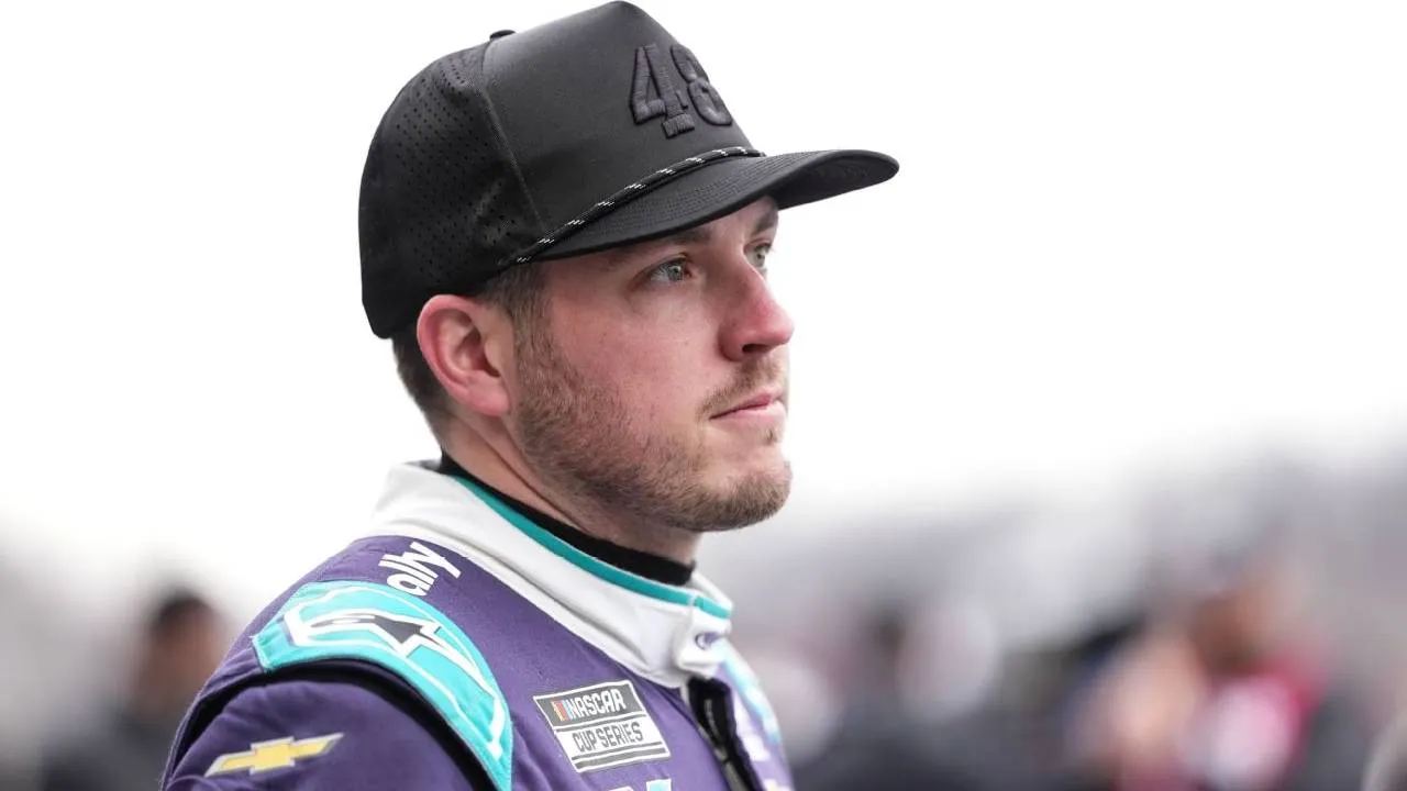 Alex Bowman Pulih dari Vertigo dan Fokus Kejar Playoff NASCAR | Liga ...